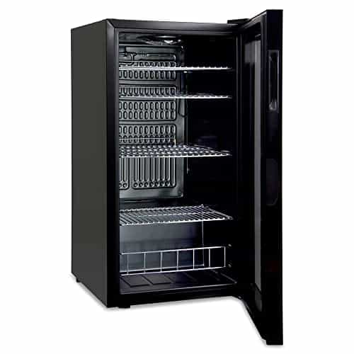 °CUBES Getränkekühlschrank BAR 90L mit Glastür und 4 Ablagen.